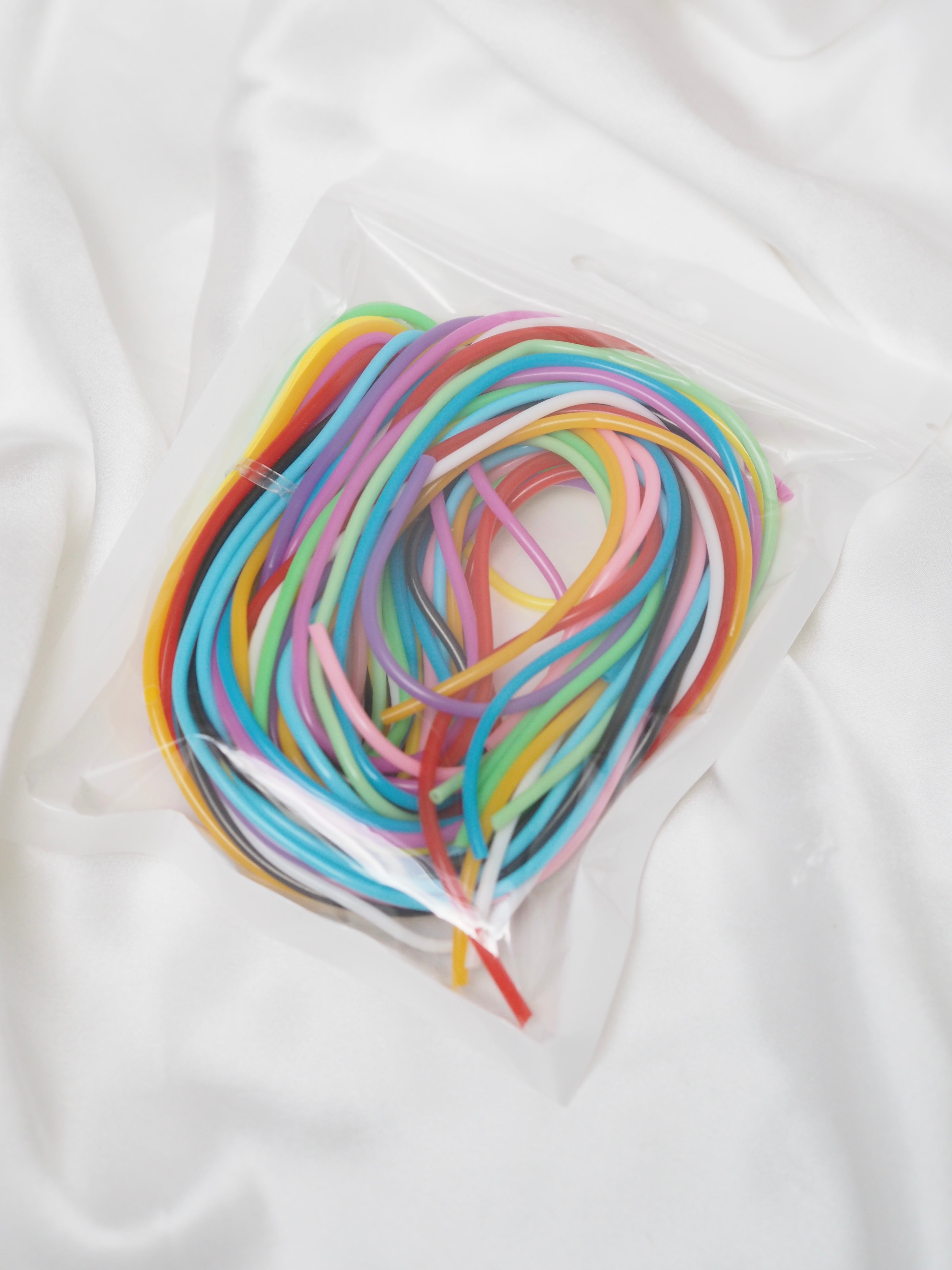 Maskewire – Pearls and knits