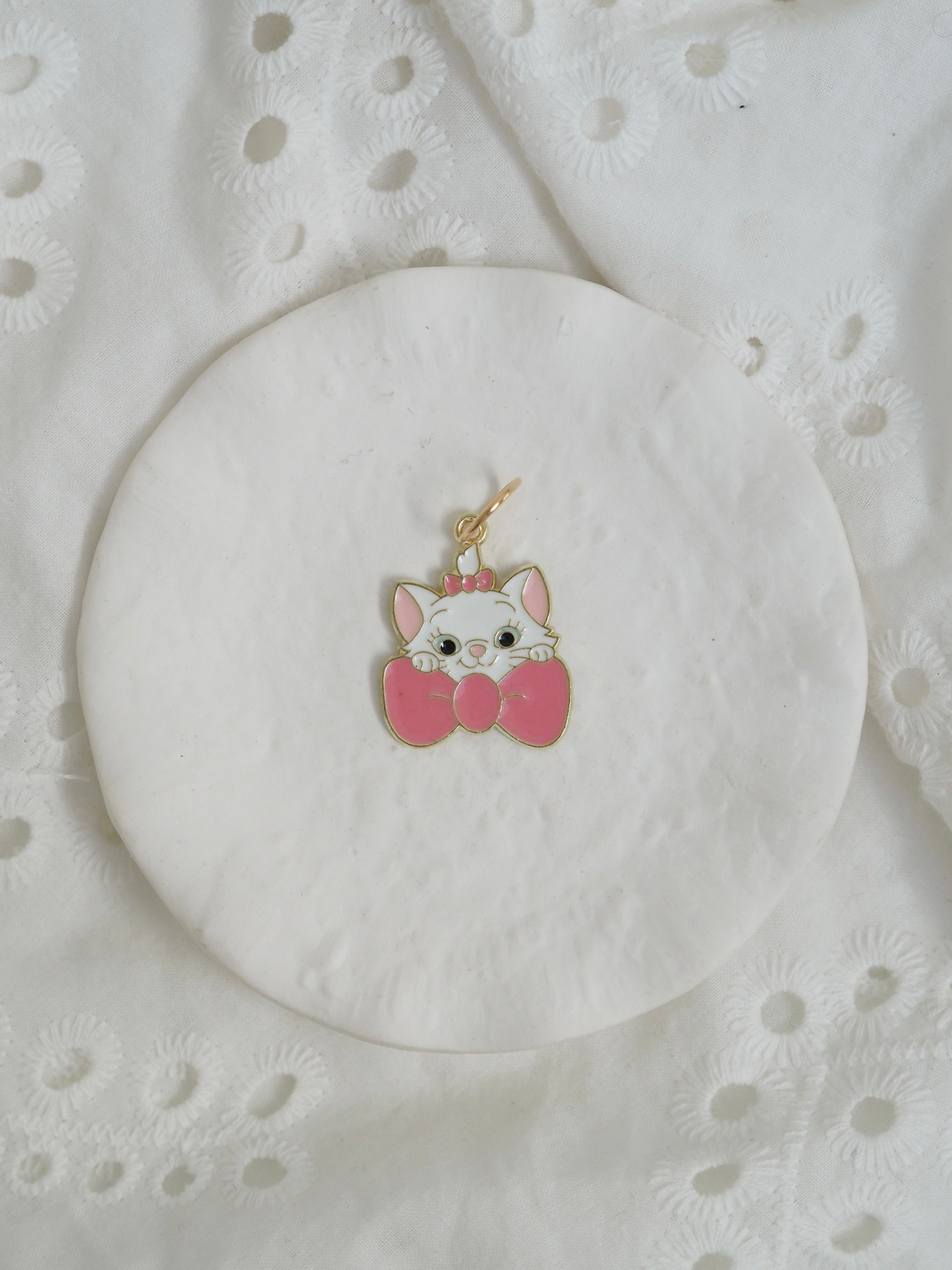 Marie 3 – Pearls and knits